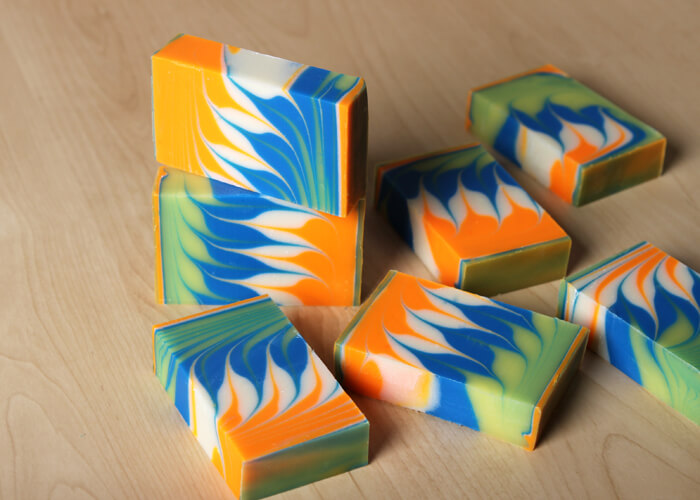 How to Create a Circling Taiwan Swirl in Soap - Soap Queen